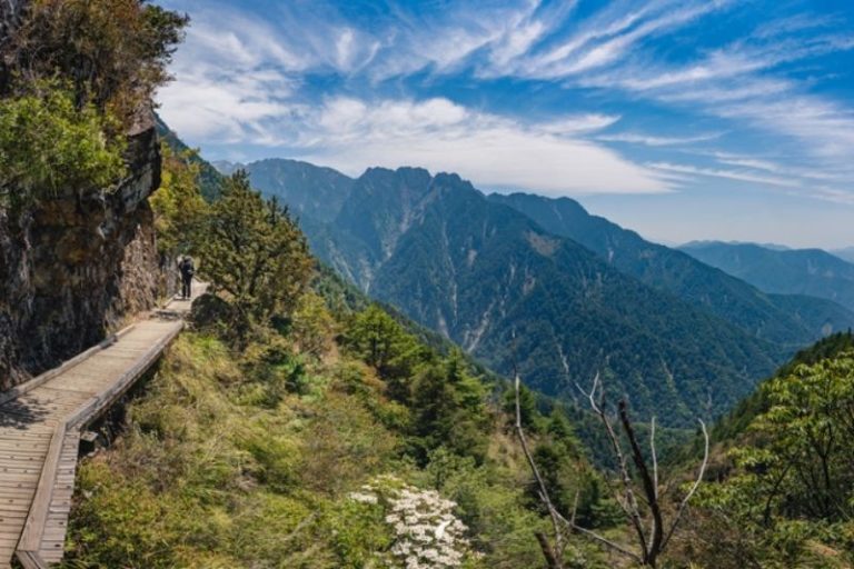 10 Best Hiking Trails in Taiwan | Hive Life Magazine